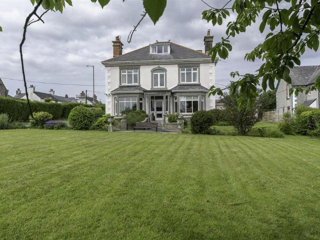 6 bedroom house for sale