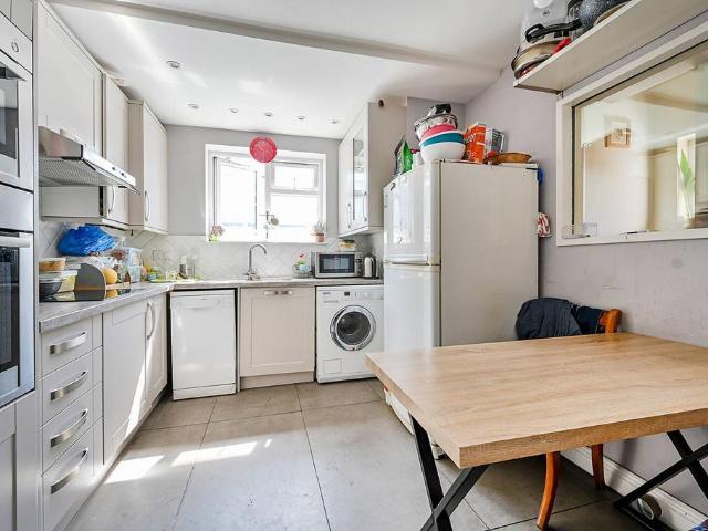 6 bedroom house for sale
