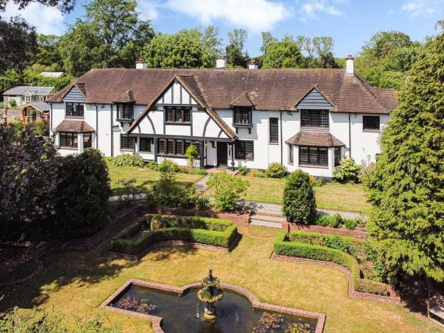 6 bedroom house for sale