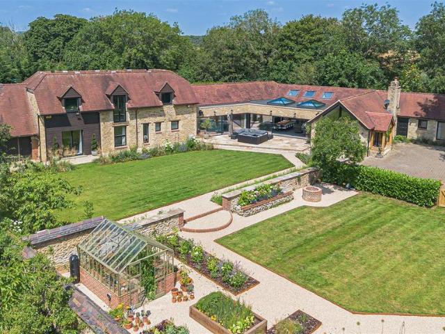 6 bedroom house for sale
