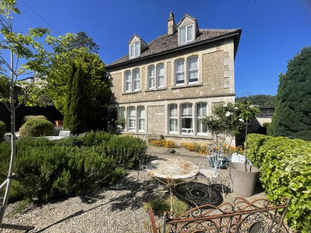 6 bedroom house for sale