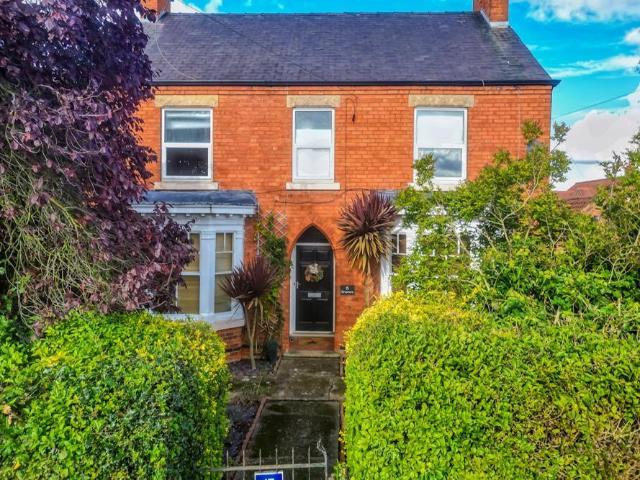 6 bedroom house for sale