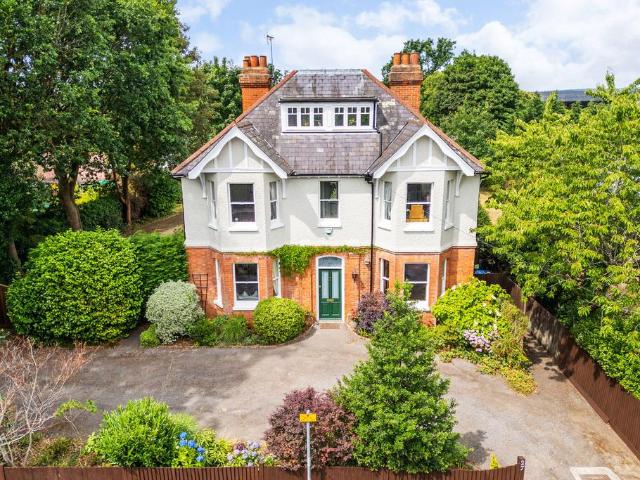 6 bedroom house for sale