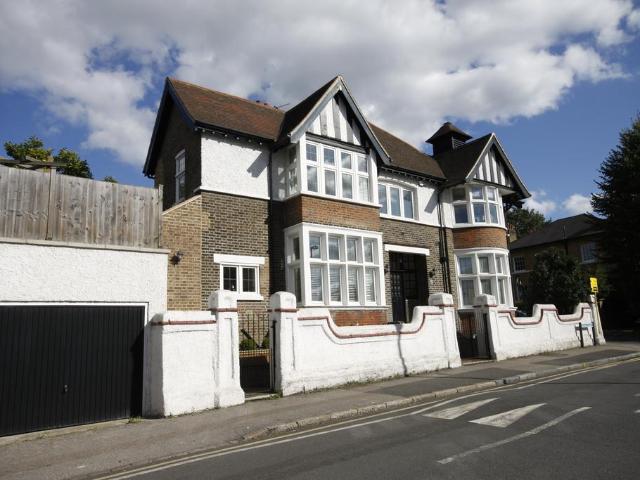 6 bedroom house for sale