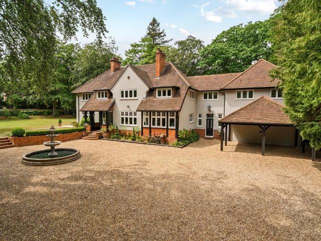 6 bedroom house for sale