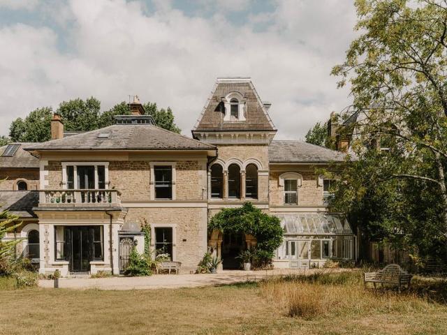 6 bedroom house for sale