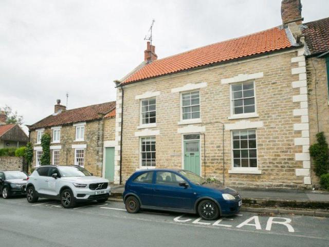 6 bedroom house for sale