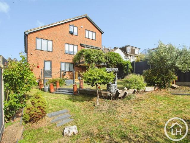 6 bedroom house for sale