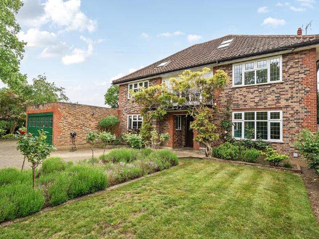 6 bedroom house for sale