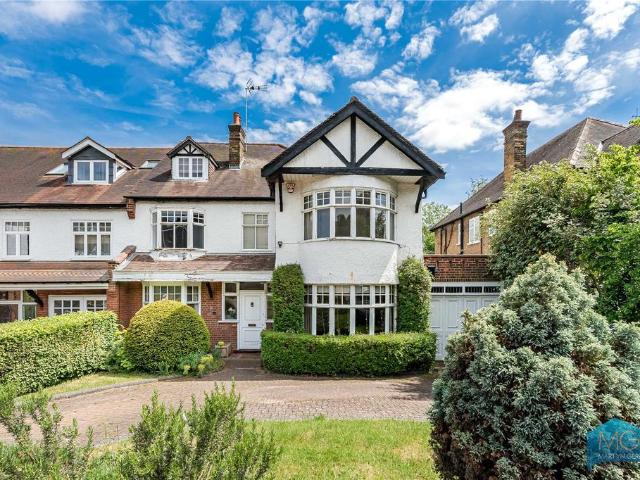 6 bedroom house for sale