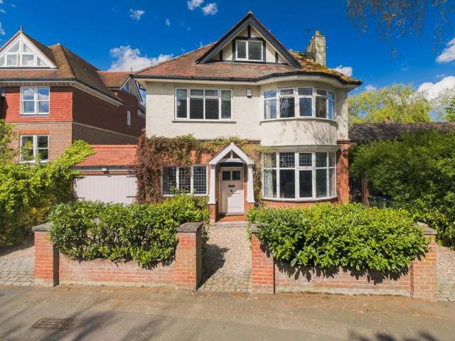 6 bedroom house for sale