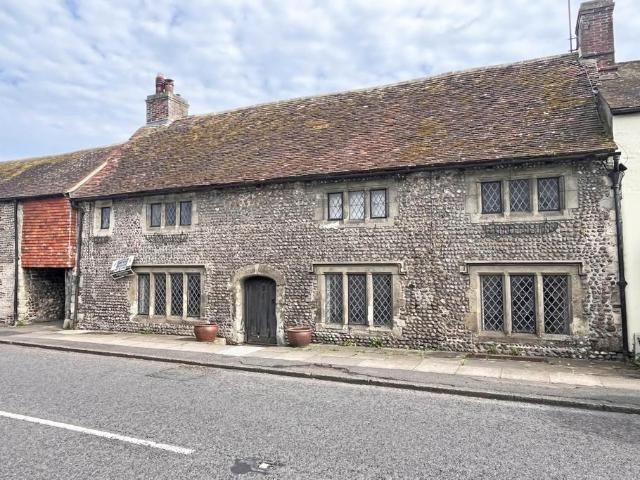 6 bedroom house for sale