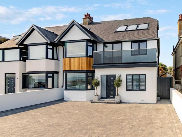 6 bedroom house for sale