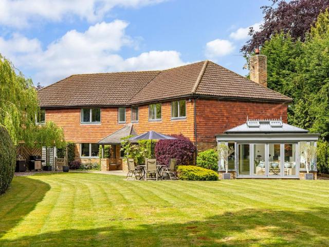 6 bedroom house for sale