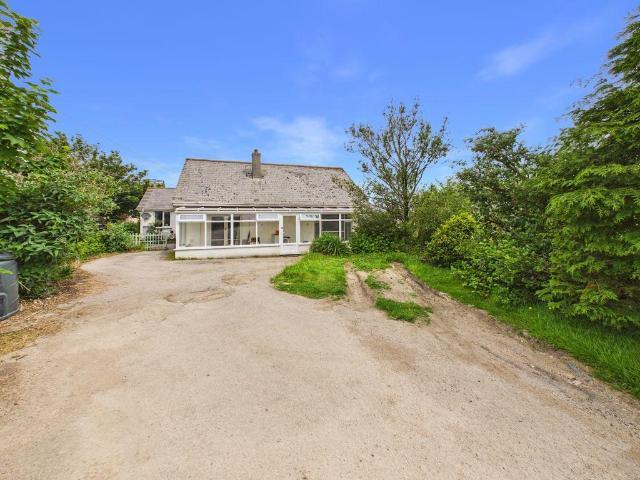 6 bedroom house for sale