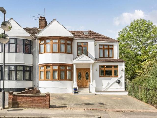 6 bedroom semi detached house for sale