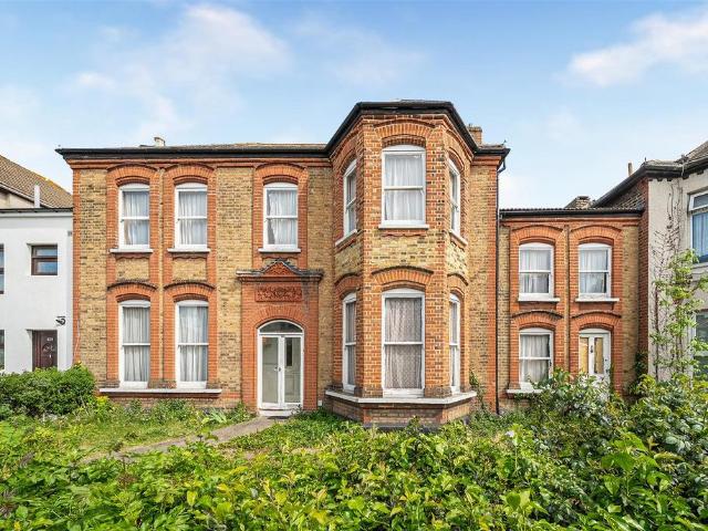 6 bedroom house for sale