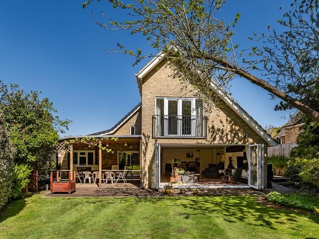 6 bedroom house for sale