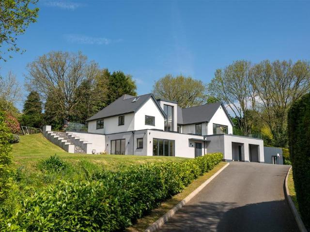 6 bedroom house for sale