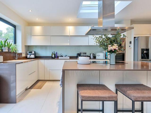6 bedroom house for sale