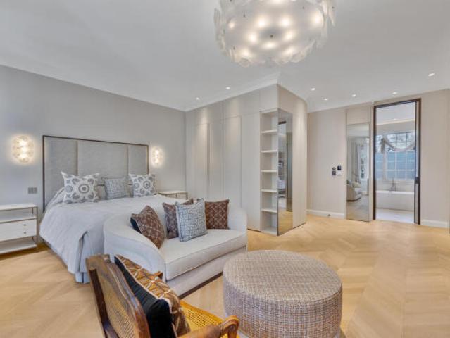 6 bedroom house for sale in Melbury Road, London, W14