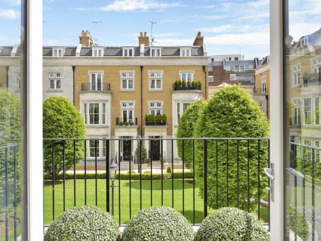 6 bedroom house for sale in Wycombe Square, Kensington W8