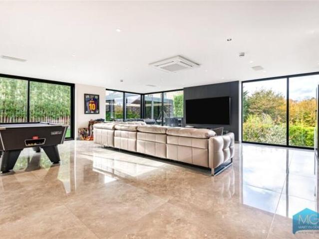 6 bedroom house for sale in The Bishops Avenue, Hampstead, London, N2