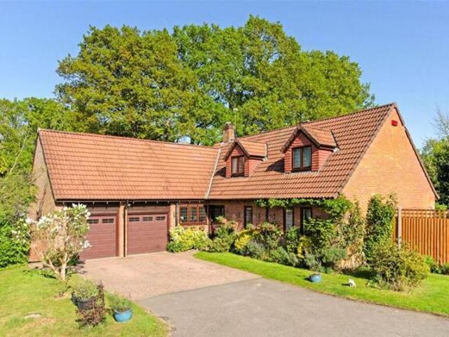 6 Bedroom House Farnham Surrey LS98718635