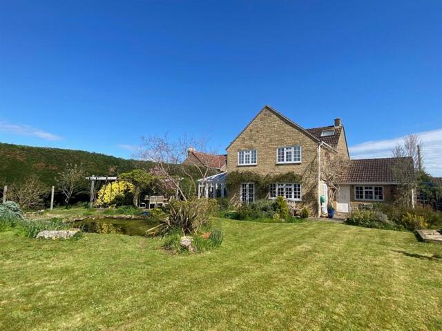 6 Bedroom House Kingsbury Episcopi Kingsbury Episcopi 101678074