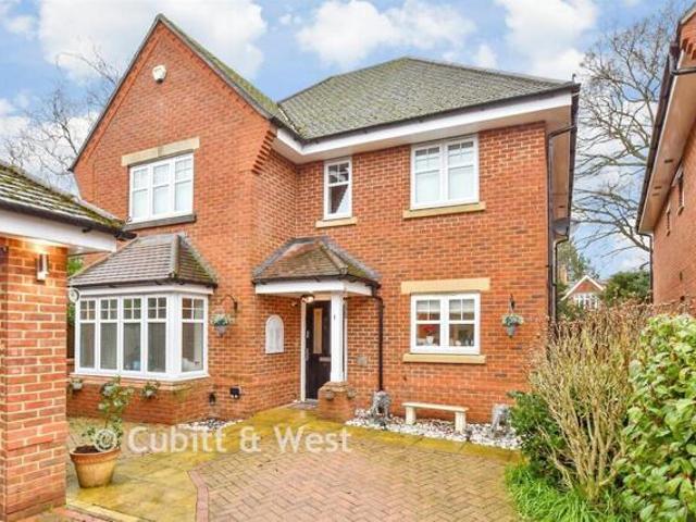 6 Bedroom House Horley Surrey 98687639