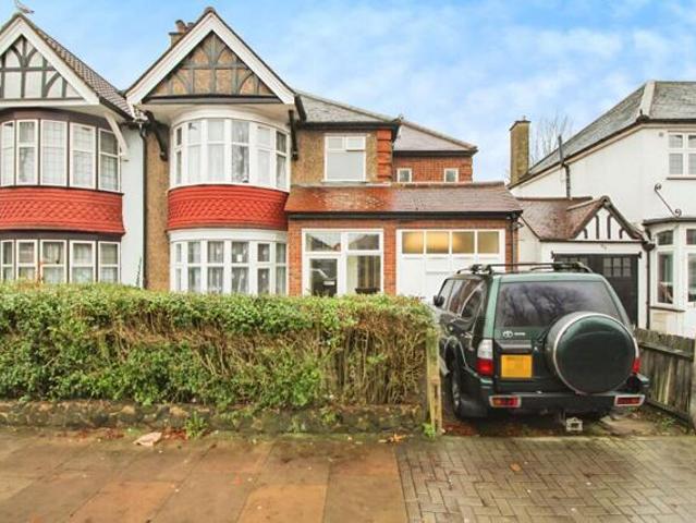 6 Bedroom House Harrow Greater London LS98834556