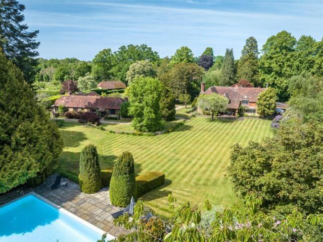 6 Bedroom House Headley Hampshire LS99475688