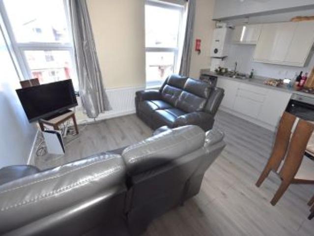 6 bedroom House in & 34B Brudenell Mount, Leeds