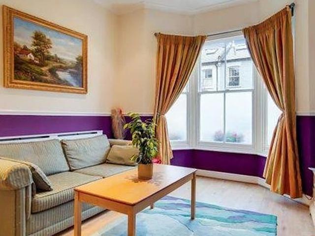 6 bedroom house in London