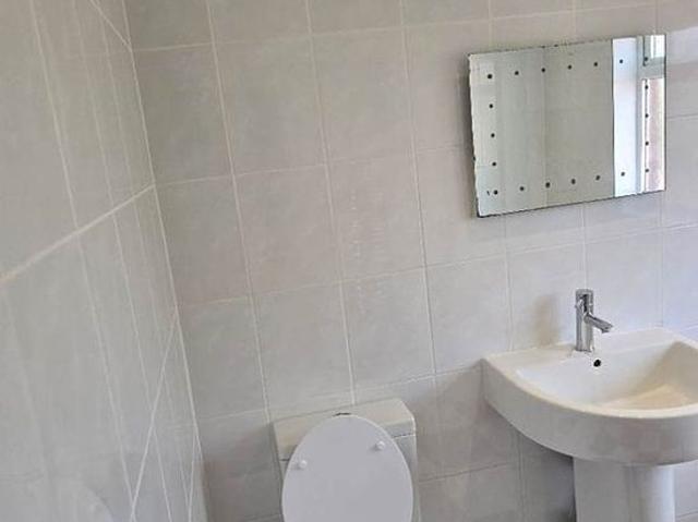 6 bedroom house in Leeds