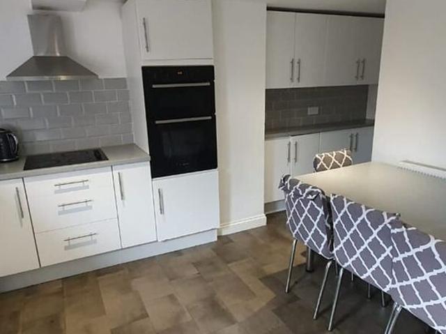 6 bedroom house in Leeds