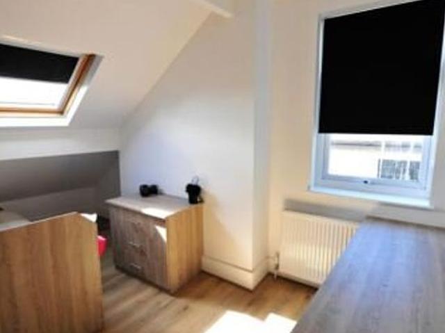 6 bedroom house in Leeds