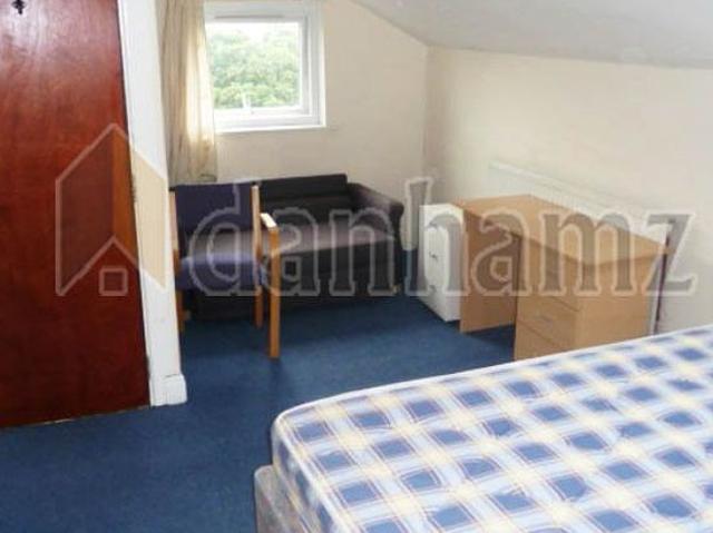 6 bedroom house in Leeds