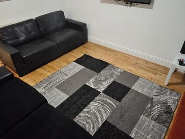 6 bedroom house in Leeds