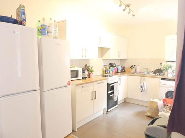 6 bedroom house in Sheffield