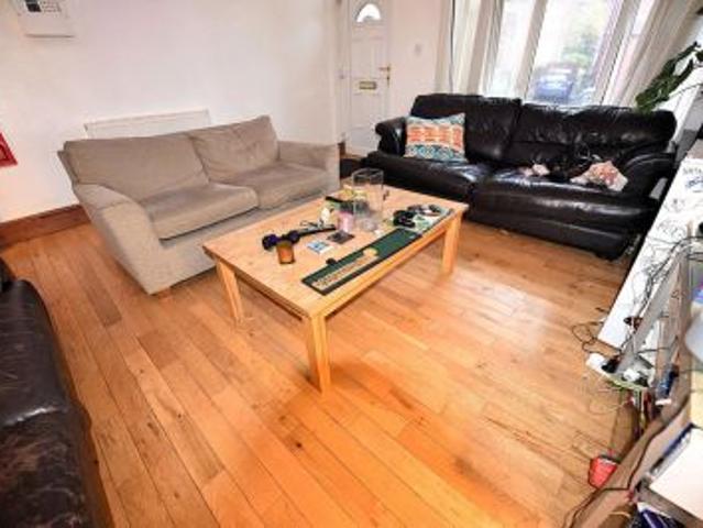 6 bedroom House in Richmond Mount, Leeds