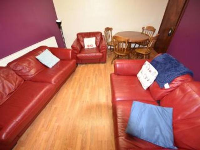 6 bedroom House in Thornville Avenue, Leeds