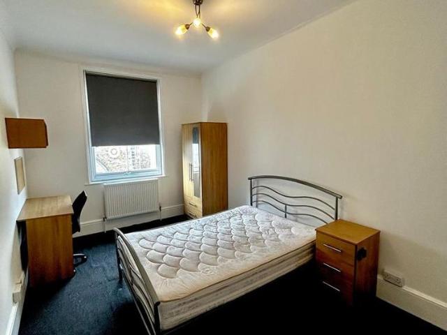6 bedroom house of multiple occupation to rent