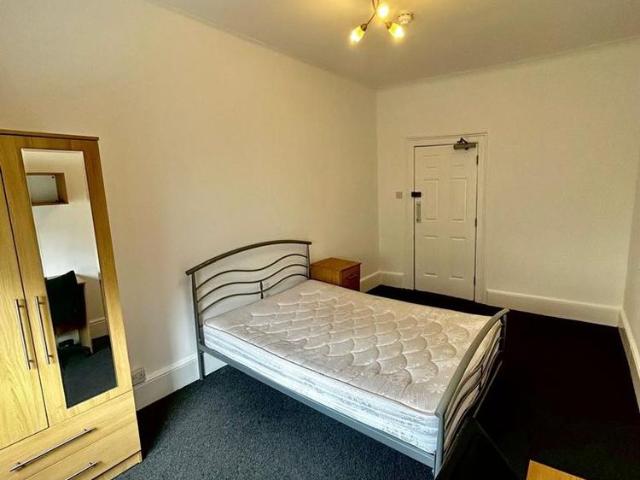 6 bedroom house of multiple occupation to rent