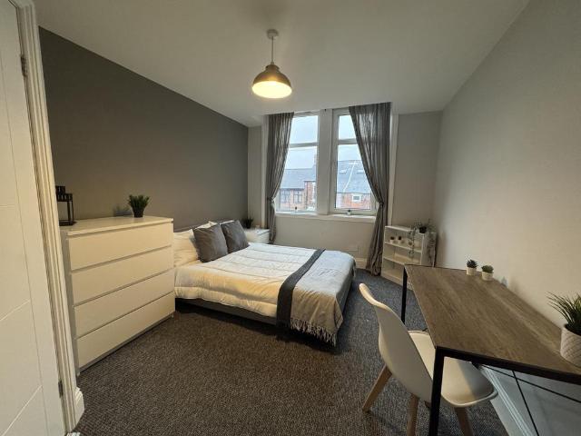 6 bedroom house of multiple occupation to rent