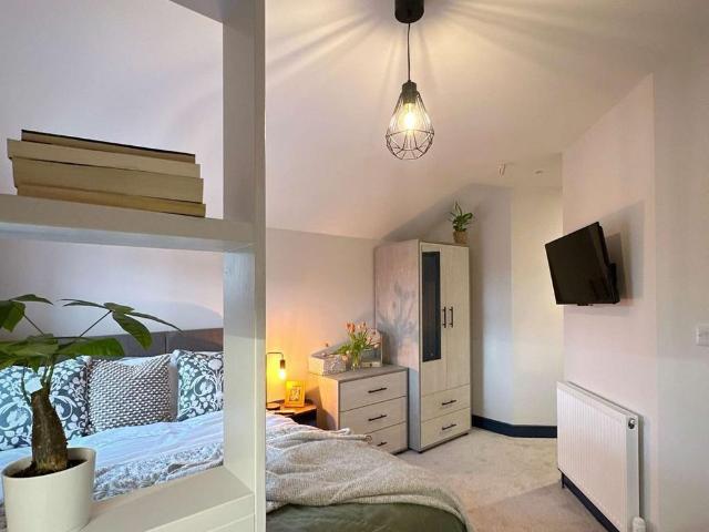 6 bedroom house of multiple occupation to rent