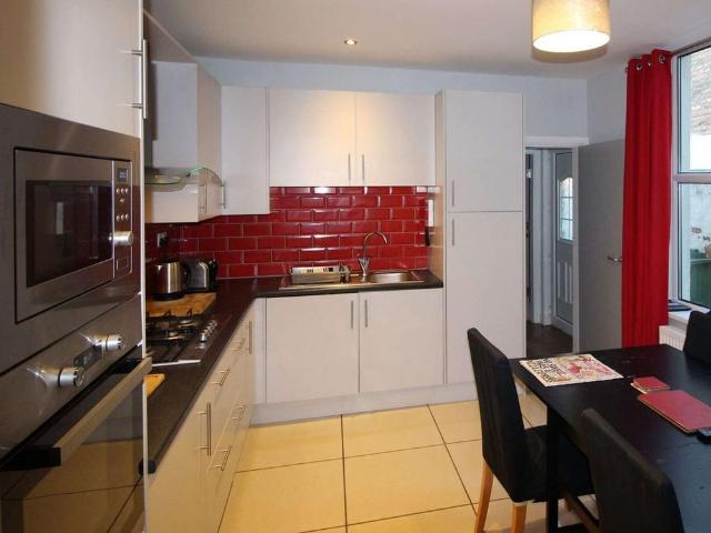 6 bedroom house of multiple occupation to rent