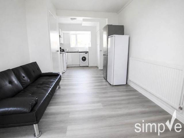 6 bedroom house of multiple occupation to rent