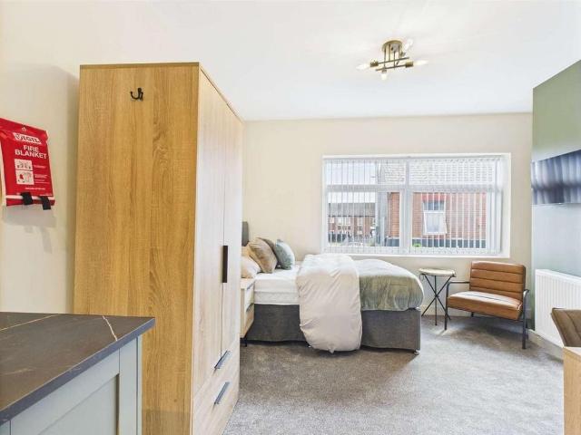 6 bedroom house of multiple occupation to rent