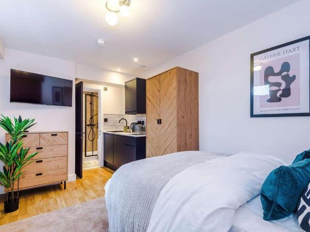 6 bedroom house of multiple occupation to rent